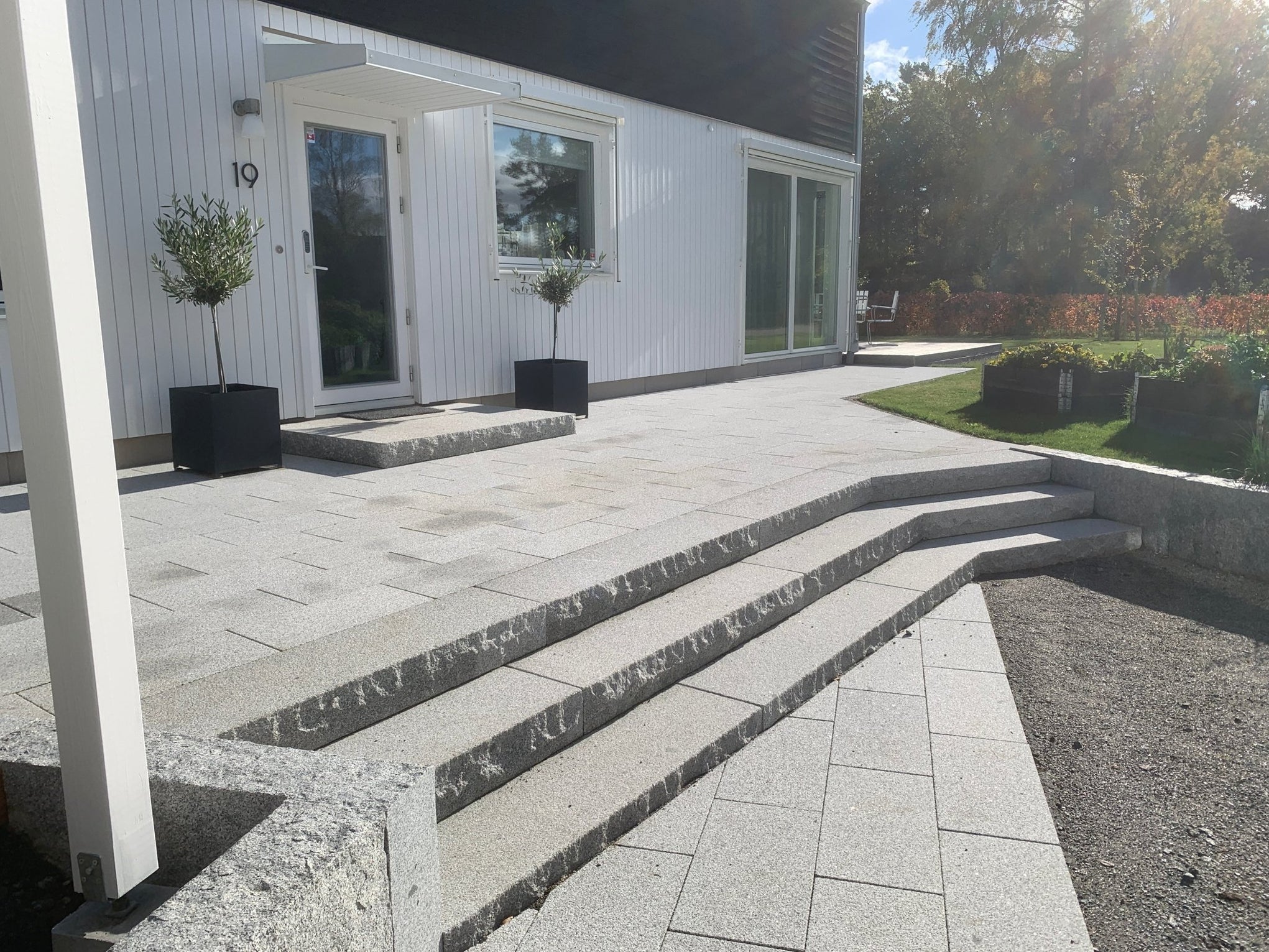 Blockstensmur Bergama Granit Rustik Grå 1000x1000— Stenbolaget