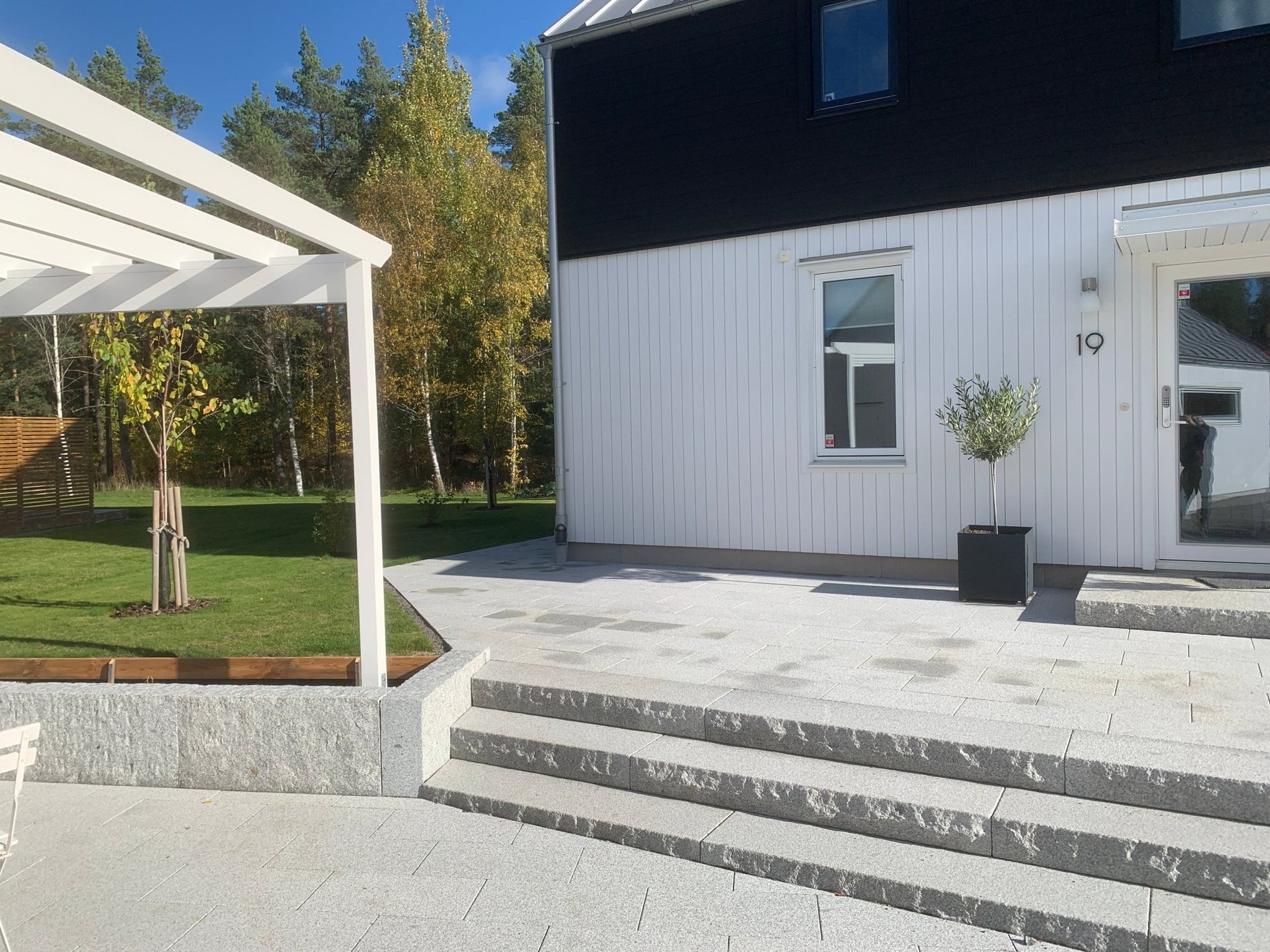 Blockstensmur Bergama Granit Rustik Grå 1000x400— Stenbolaget