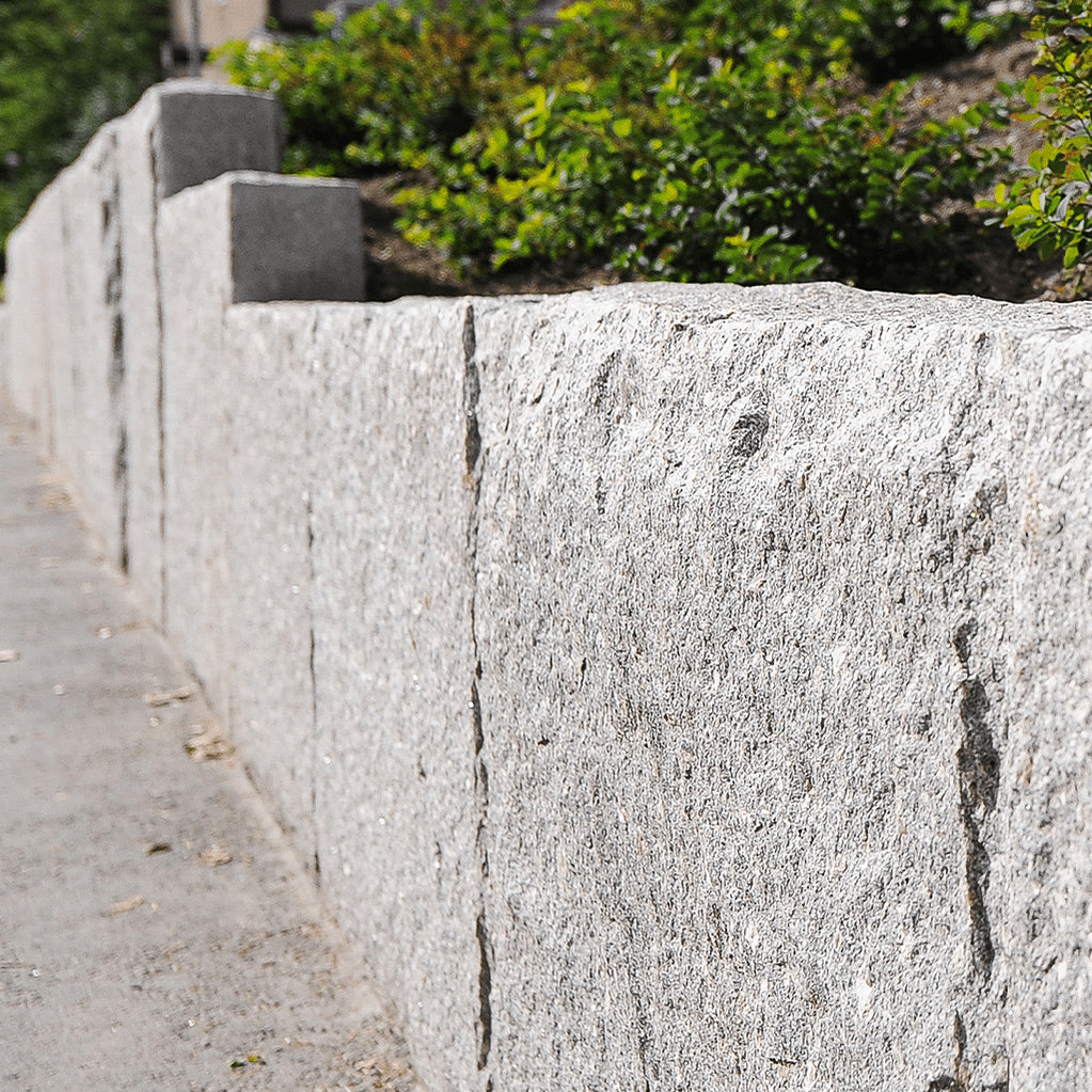 Blockstensmur Bergama Granit Rustik Grå 1000x400— Stenbolaget
