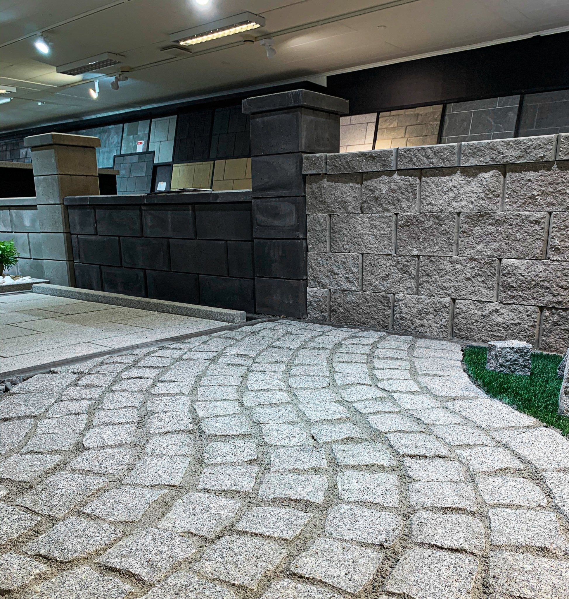 Storgatsten Bergama Granit Grå Rustik 14/21— Stenbolaget